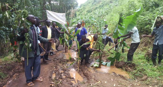 Bulambuli residents protest poor state of Buyaga-Buluganya road