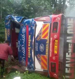 YY bus crashes in Mabira forest, injures 17